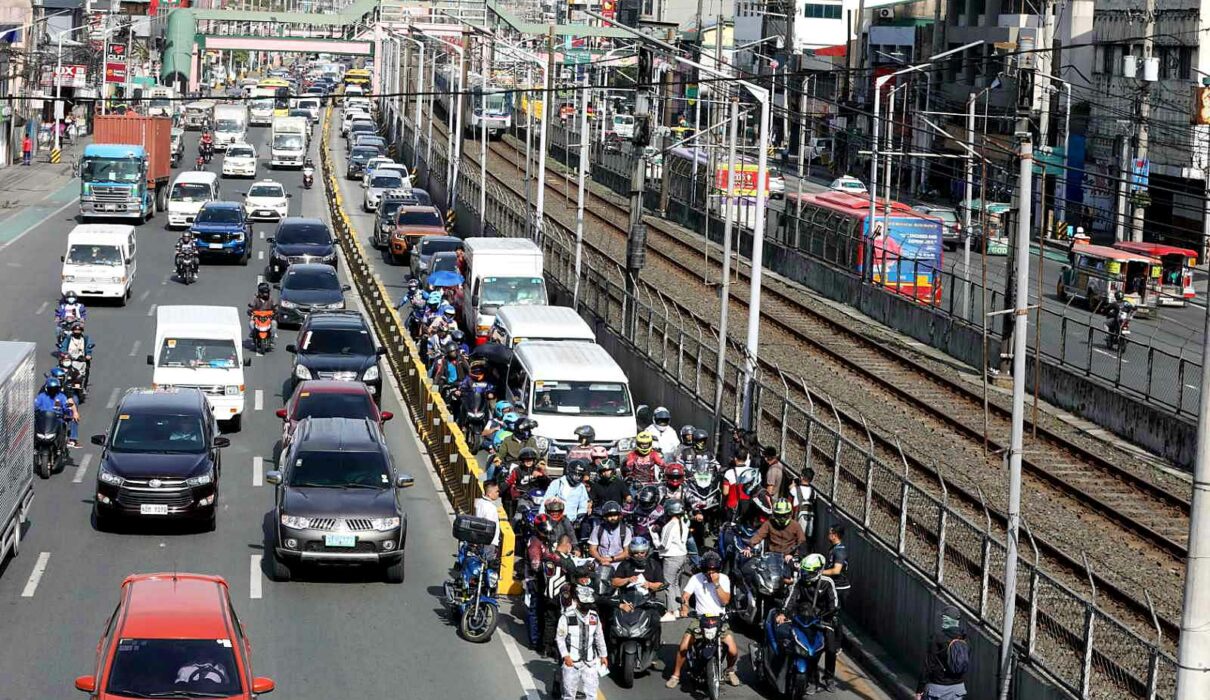 I-ACT Finally Starts Apprehending EDSA Busway Carousel Violators I-ACT Finally Starts Apprehending EDSA Busway Carousel Violators